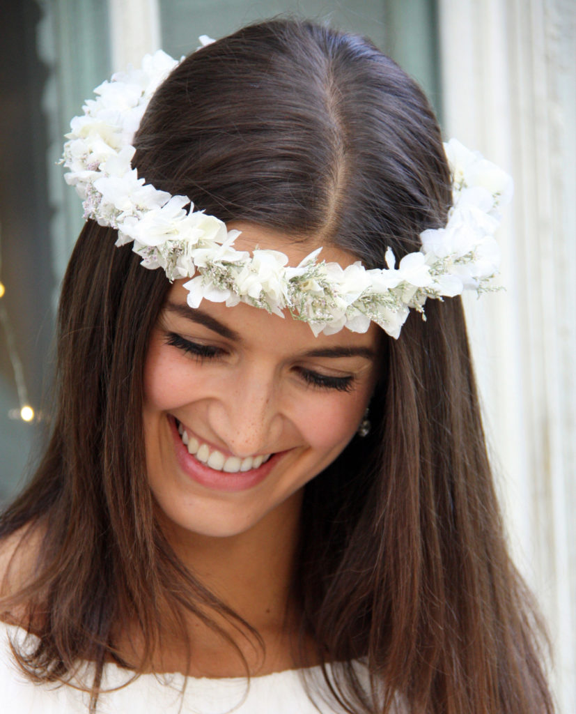 Corona de novia con rosas, eucalipto y flor de cera